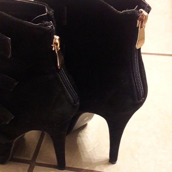 Red Circle | Shoes | Red Circle Buckled Platform Heel Boots | Poshmark